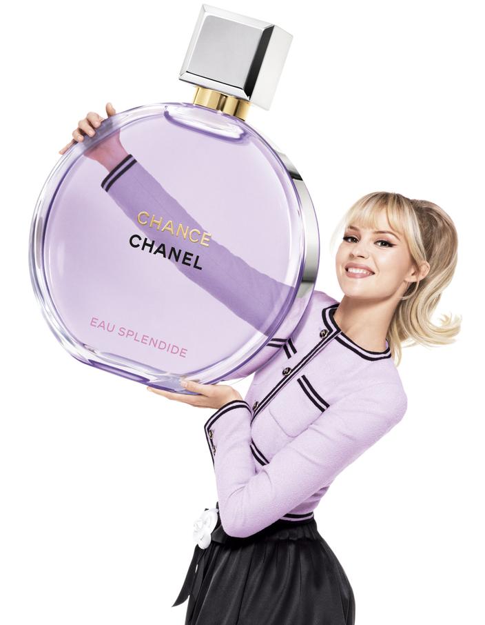 Angèle, nouvelle égérie du nouveau parfum Chance Eau Splendide de Chanel