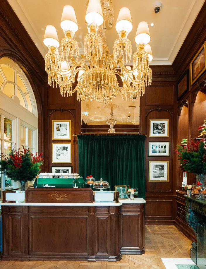 Ralph Lauren ouvre un café à Paris, Maria de la Orden crée des bijoux pour Krimrose, Armani ...