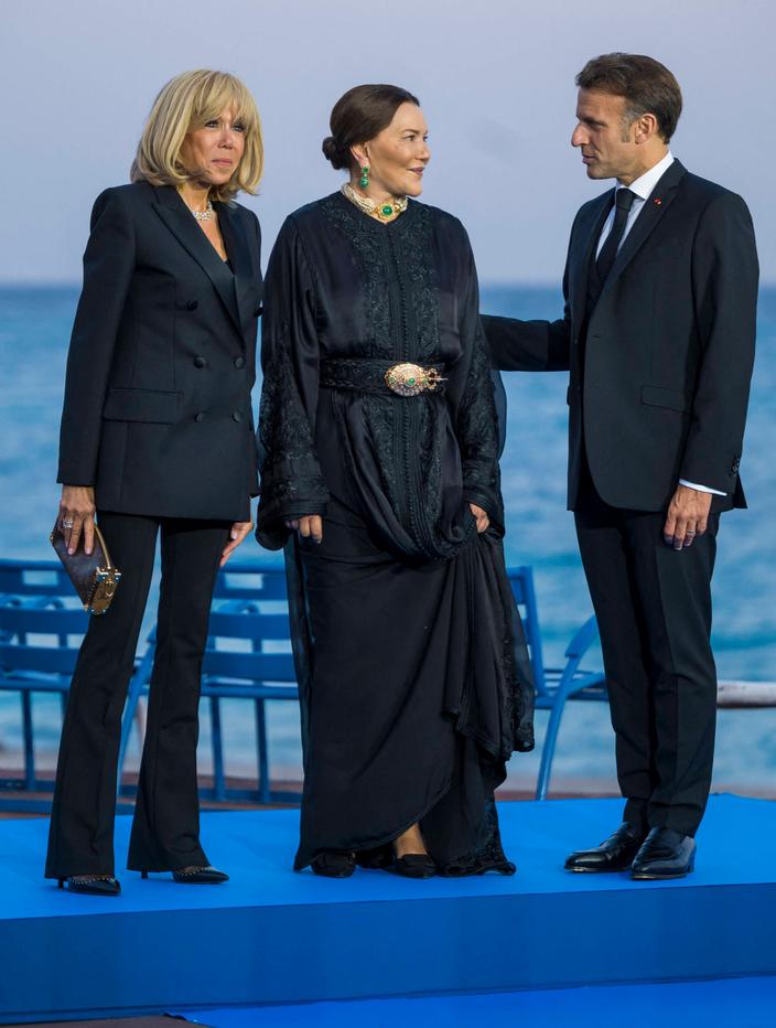 Brigitte et Emmanuel Macron à Nice : avec la princesse Lalla Hasnaa ...