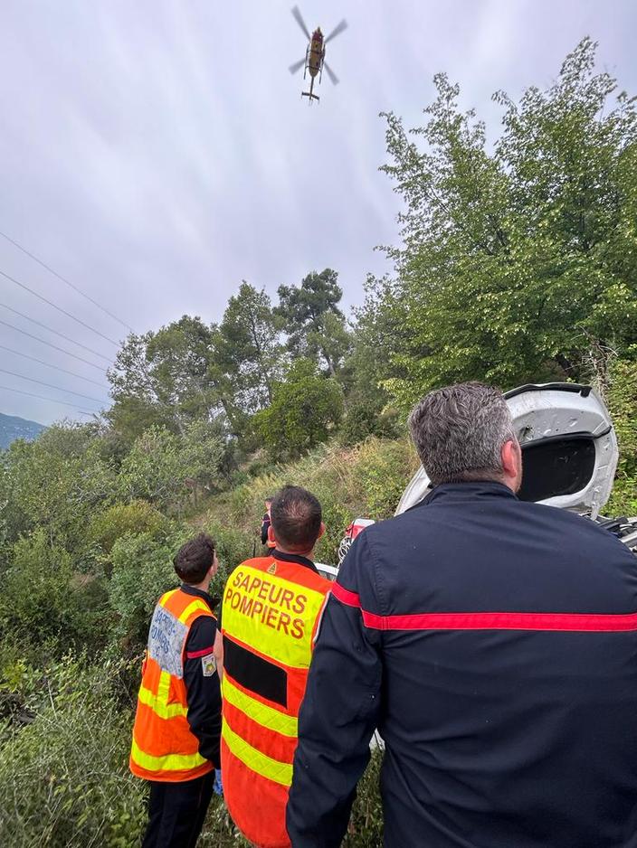 Alpes-Maritimes : après une chute de 50 mètres dans un ravin, une femme de 70 ans reste coincée ...