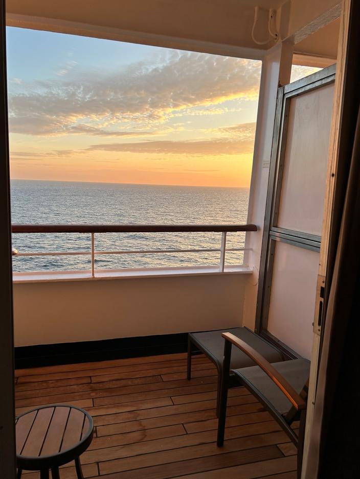 On est monté à bord de Renaissance, le paquebot qui signe le retour des ...