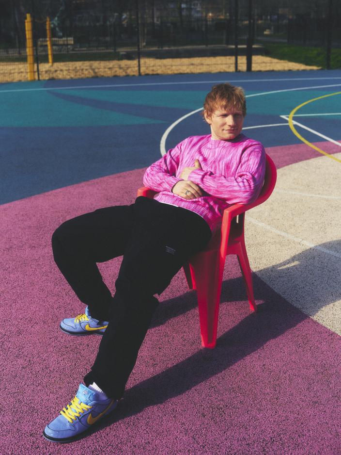 Avec PLAY, Ed Sheeran propose un trip musical et romantique qui fait ...