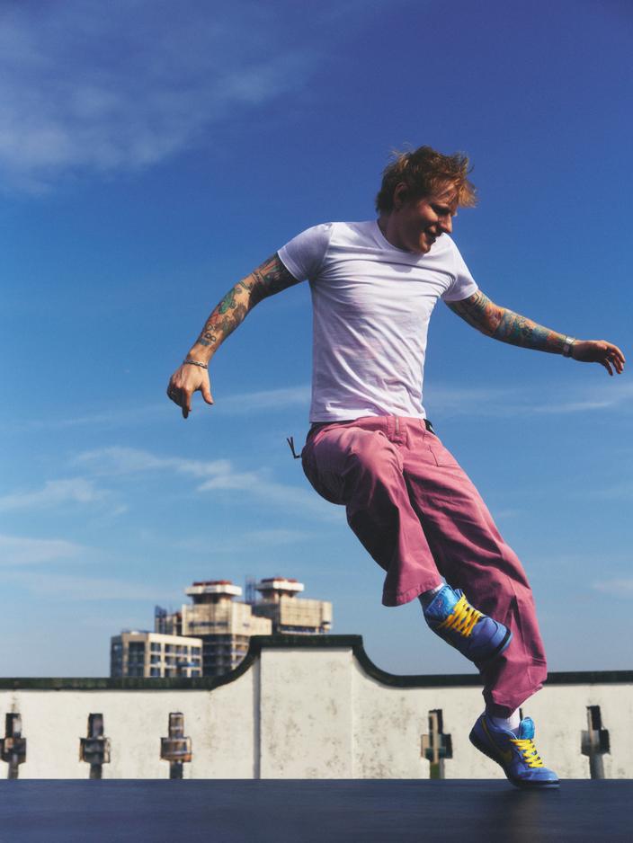 Avec PLAY, Ed Sheeran propose un trip musical et romantique qui fait ...