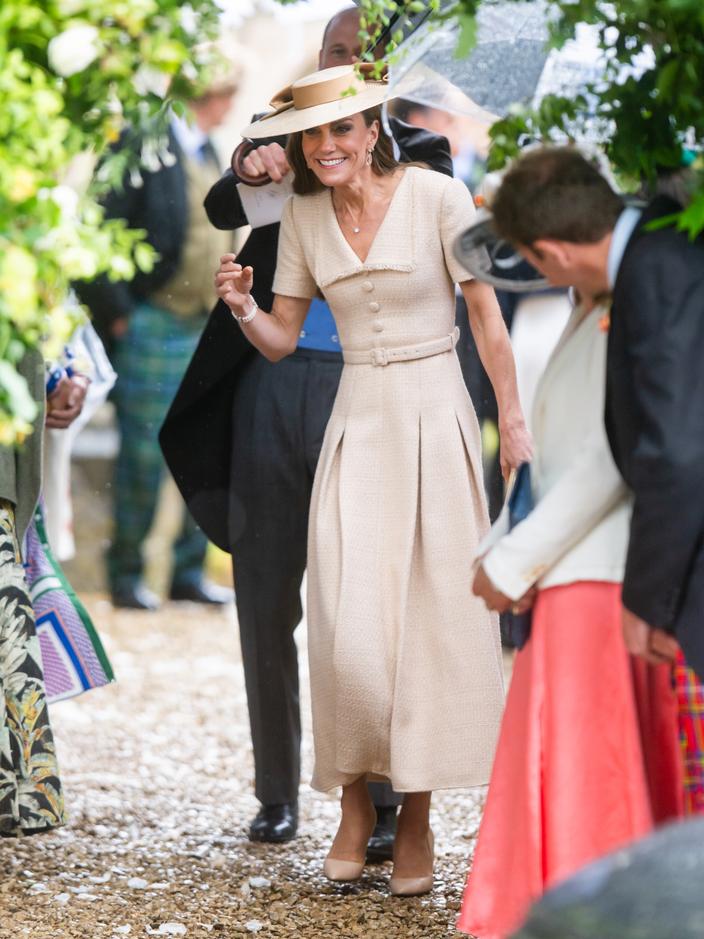L’arrivée en majesté de Kate Middleton et du prince William au mariage ...