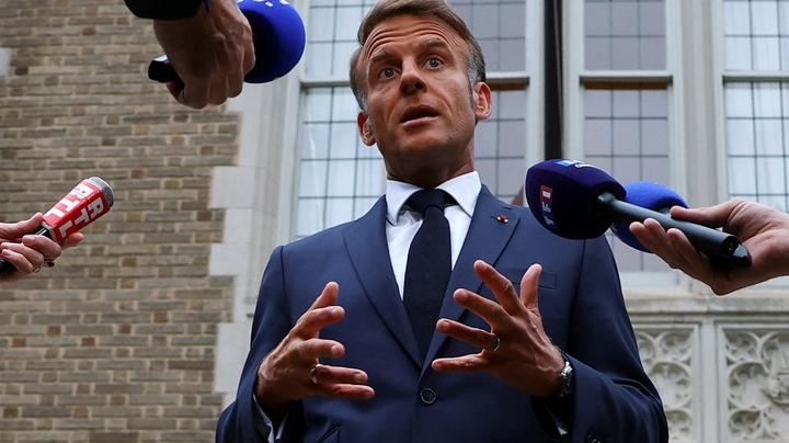 How old does Macron look like ? « XJMR