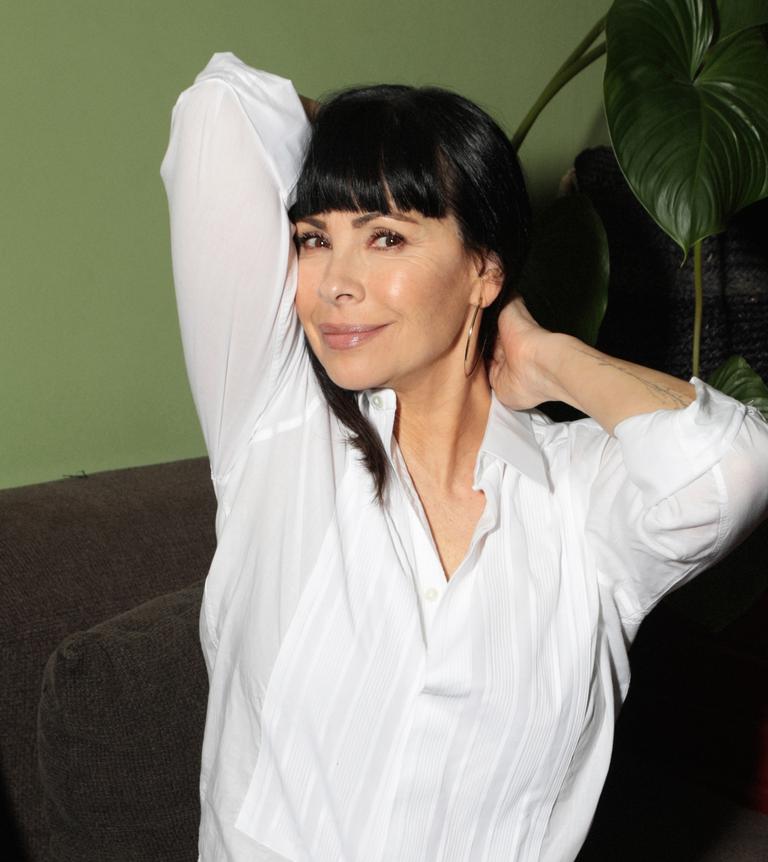 RENCONTRE – Mathilda May heureuse à 60 ans : « Je n’ai plus de temps à ...