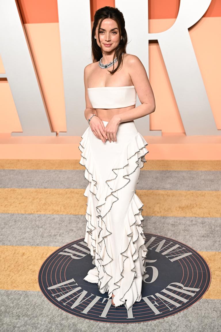 PORTRAIT MODE - Ana de Armas : égérie Louis Vuitton, jeans slims ...