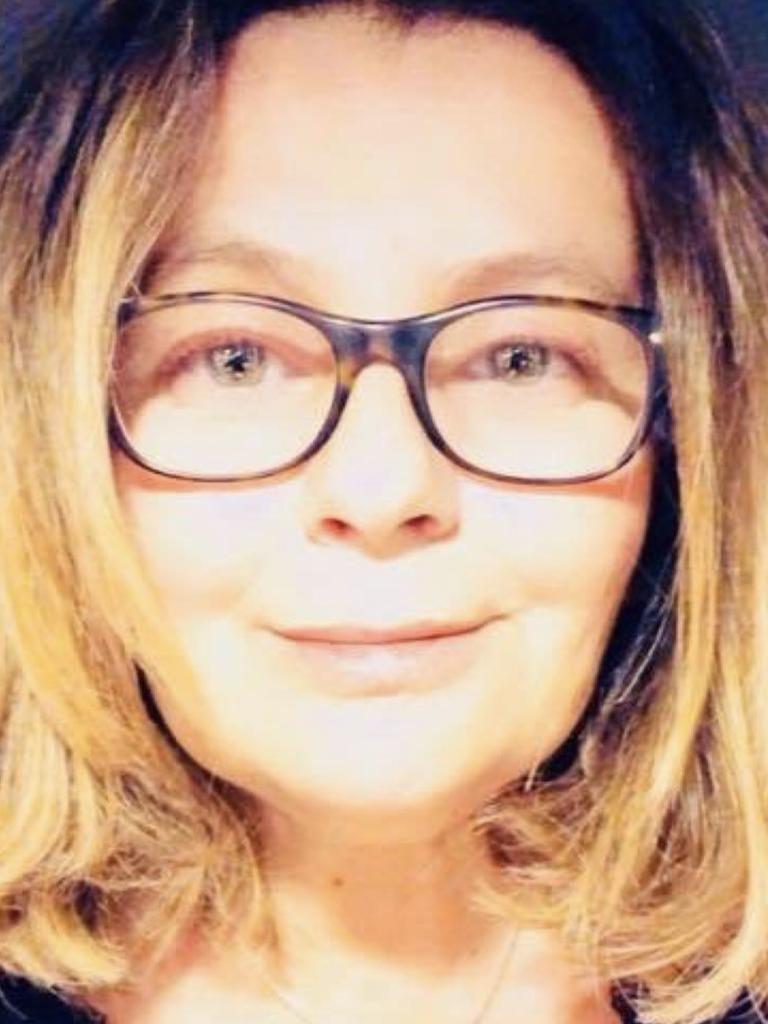 Jennifer Woolacott-Bécaud : Biographie et actualités