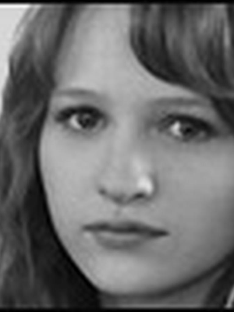 Christa Theret : Biographie