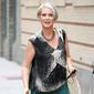 Caroline Ida Ours : «Assumer ses cheveux blancs est devenu un nouveau ...