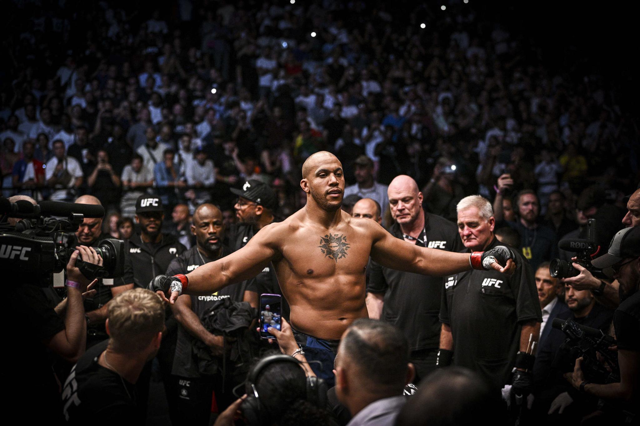 Comment le premier UFC Paris a écrit l'histoire : le récit d'une soirée ...