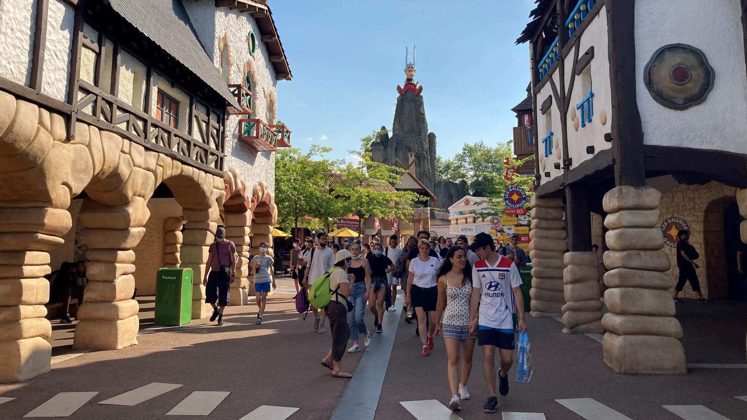 À 35 ans, comment le Parc Astérix s’est imposé parmi les géants des ...