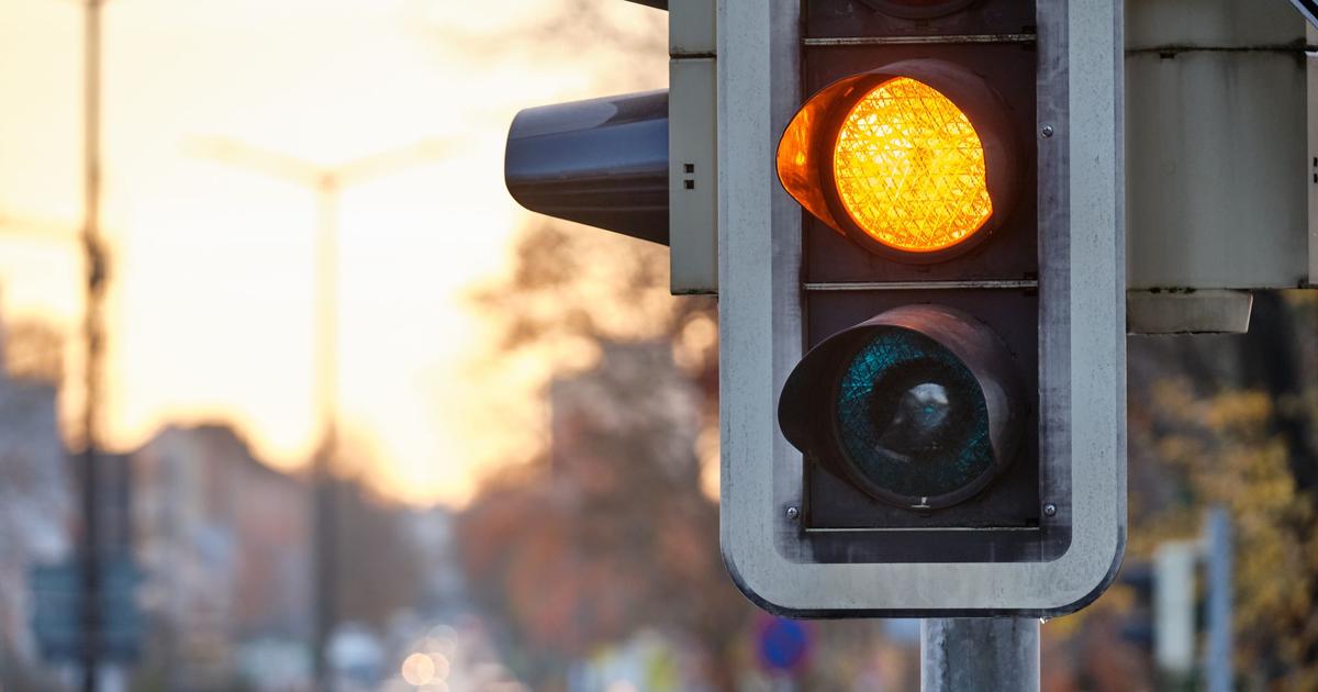 Feu tricolore: orange n’est pas rouge