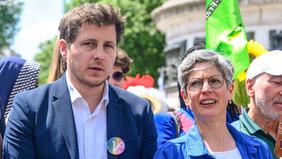 «J’ai tout perdu, mais je suis debout» : Julien Bayou réagit après le classement sans suite d ...