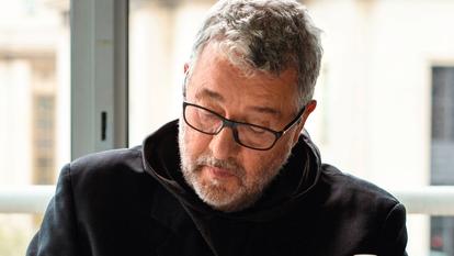 Philippe Starck repense la silhouette de la célèbre bouteille Perrier