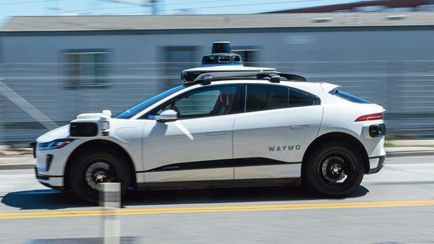 Les robots taxis, sans chauffeur, roulent dans des villes américaines ...