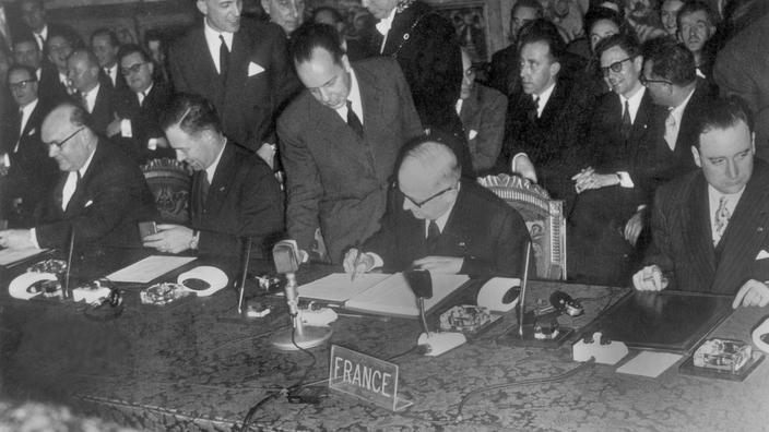 Traité de Rome: le 25 mars 1957, les six signataires heureux mais ...