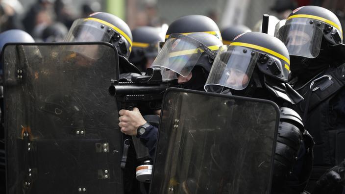 1er Mai: pavé lancé, gifle, matraque dans le pantalon... La «police des ...
