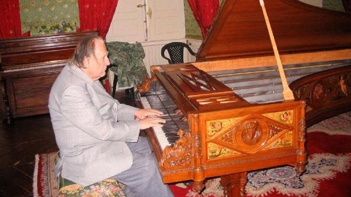 Le château et la collection d’instruments du pianiste Jörg Demus ...