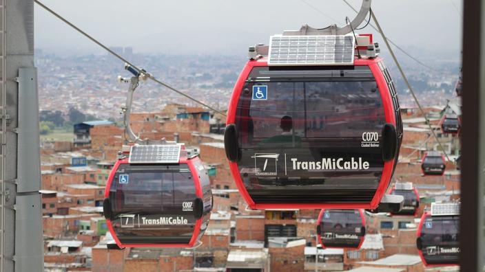 Le téléphérique, transport public low-cost dont raffolent les villes