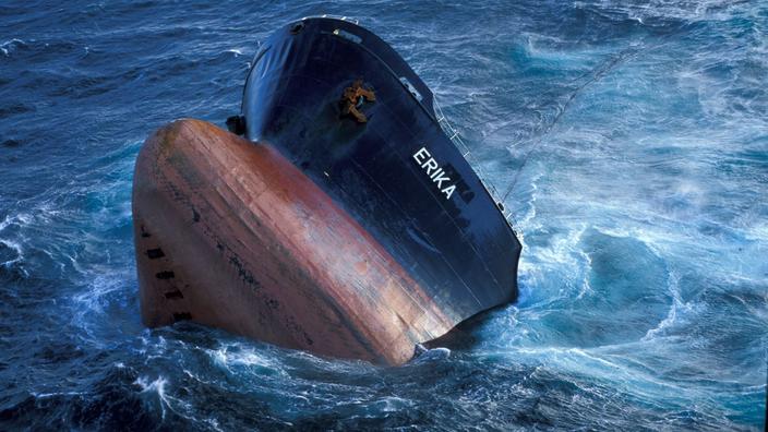 20 ans après l’Erika, Total face au défi climatique