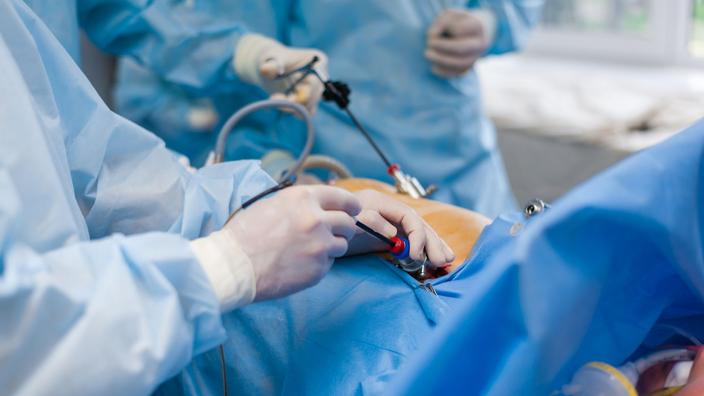 Éclairer l’intérieur du corps via ses orifices naturels, une vieille idée