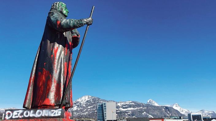 Au Groenland aussi les statues tombent