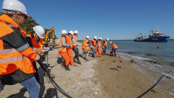 Sur l’île d’Aix, le câble sous-marin assure enfin la liaison avec le ...