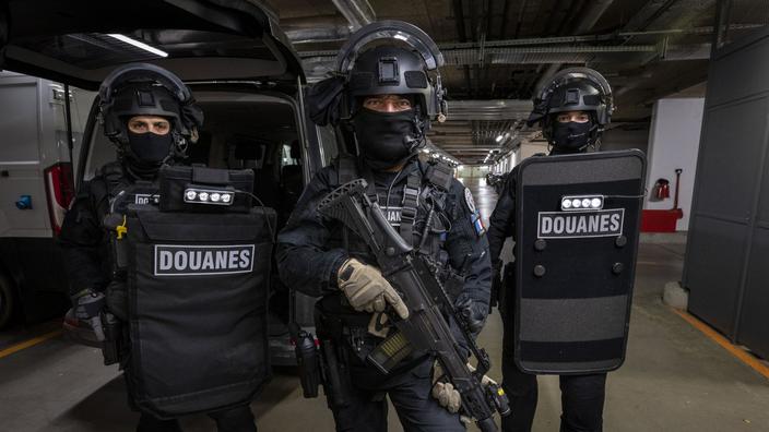 Avec les douaniers qui luttent contre le trafic d’armes