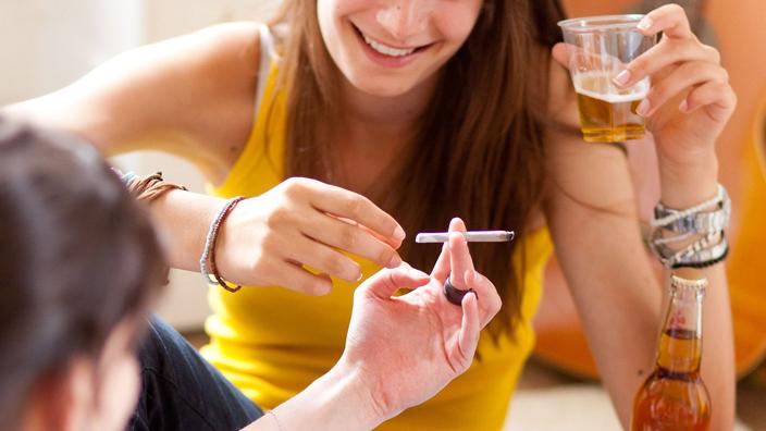 Tabac, alcool, cannabis: les adolescents commencent à décrocher