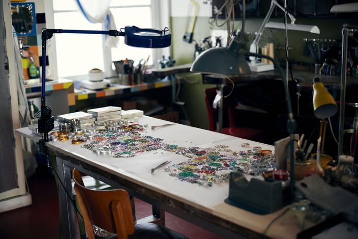 Les soeurs de Cathérine Lévy continuent à faire vivre les bijoux Dorette