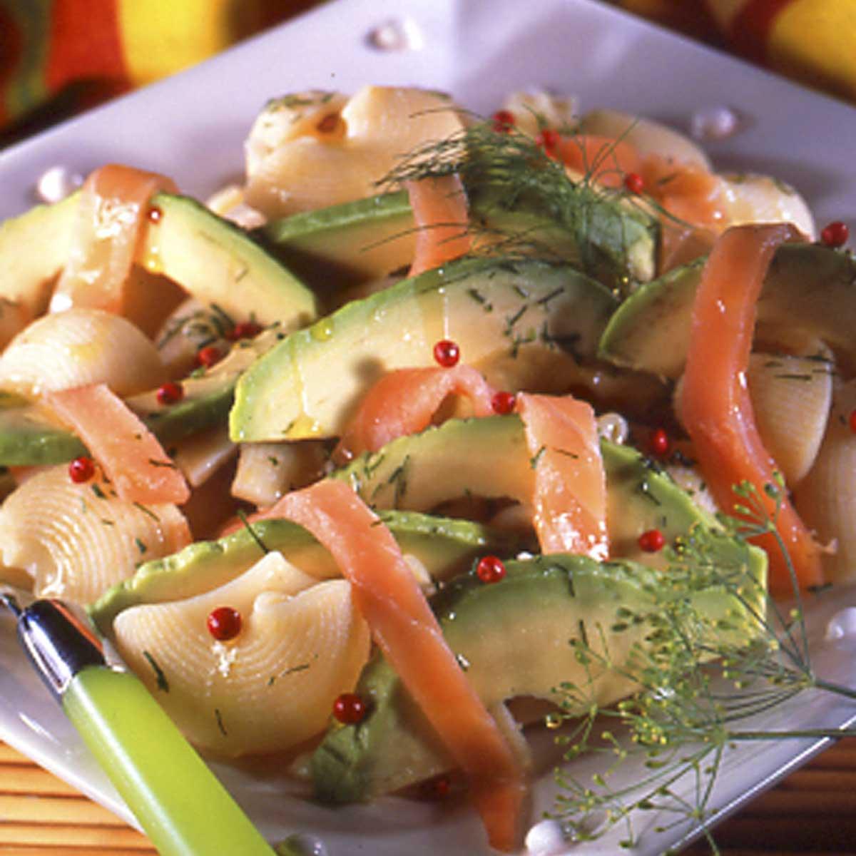 Recette salade de la mer à l'avocat et au saumon fumé - Cuisine ...