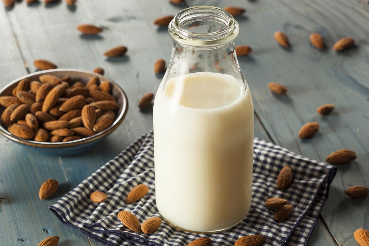Comment préparer son lait végétal maison ? - Cuisine / Madame Figaro