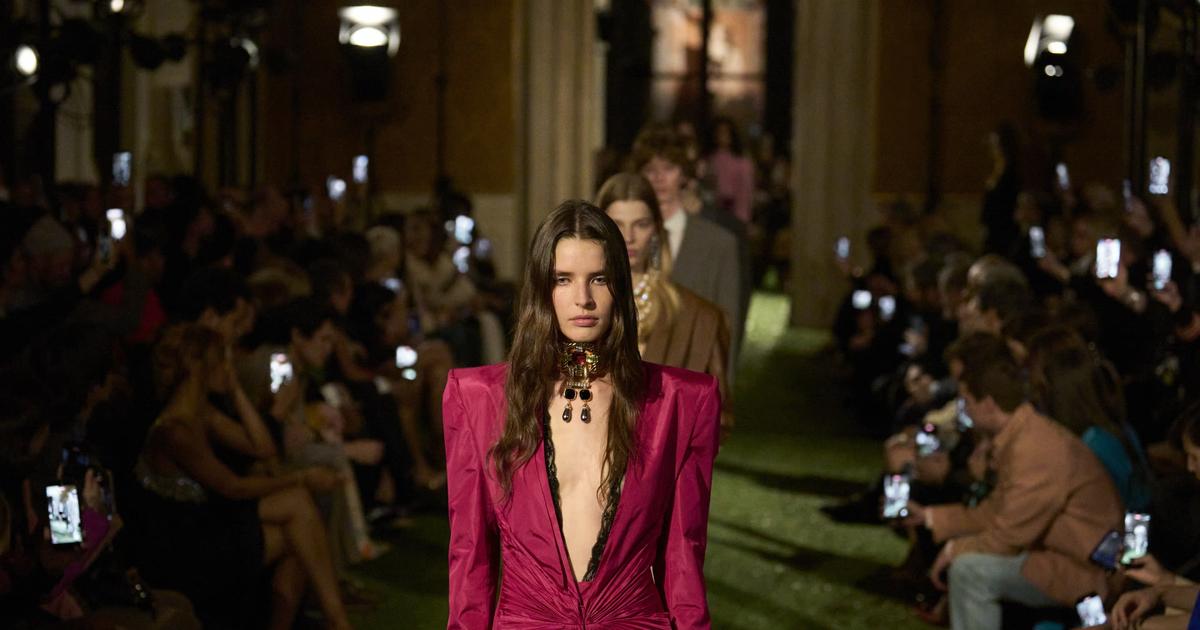 Valentino, automne-hiver 2026 : une collection élégante et sensuelle