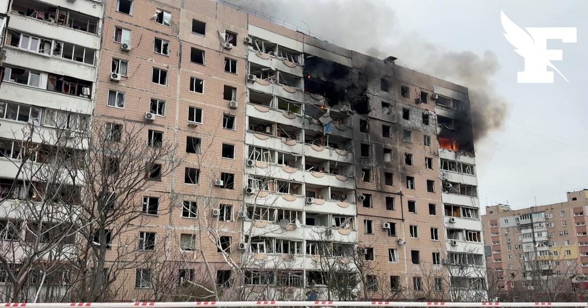 Guerre en Ukraine: des pompiers tentent d'éteindre un incendie après ...