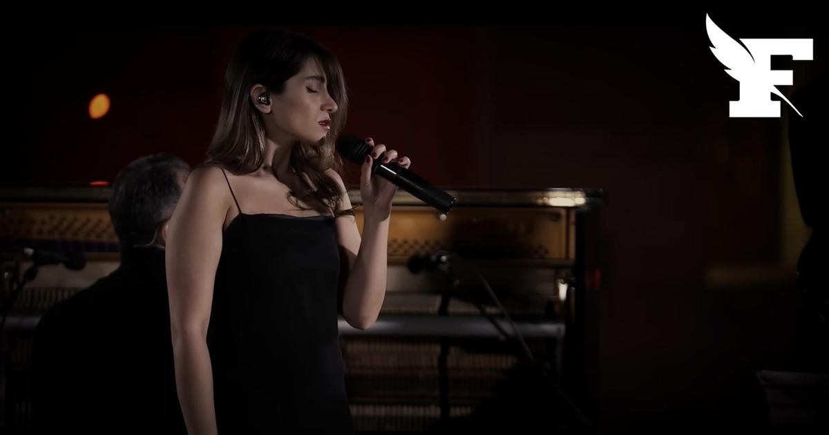Iran : la chanteuse Parastoo Ahmadi chante sans être voilée et défie le ...