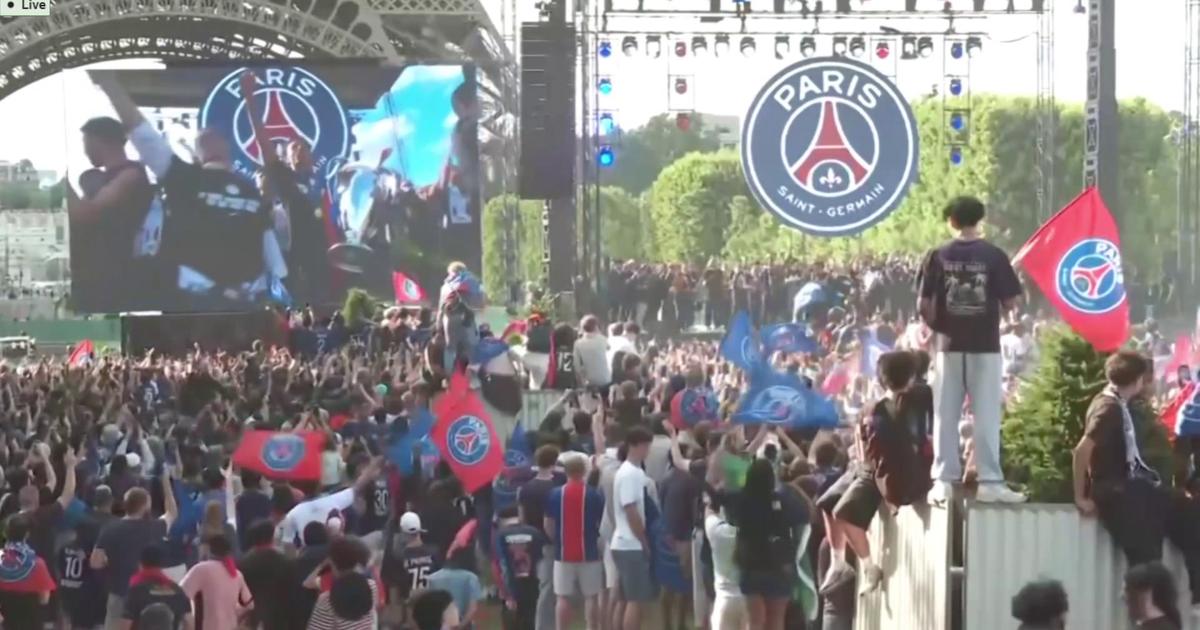 Ligue des champions: les joueurs du PSG font le show sur le Champ-de-Mars