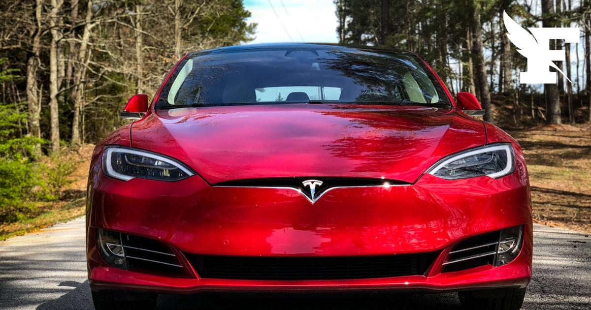 Près de Niort, 4 personnes trouvent la mort dans une Tesla en feu