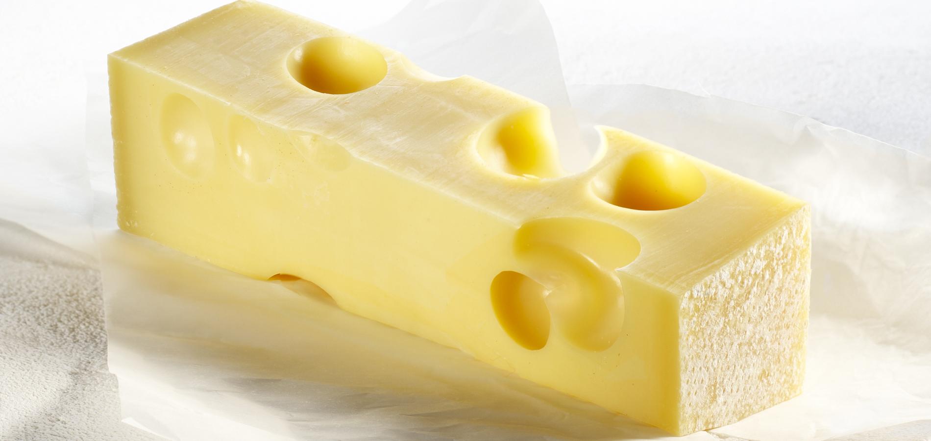 Pourquoi l’emmental a-t-il des trous ? - Cuisine / Madame Figaro