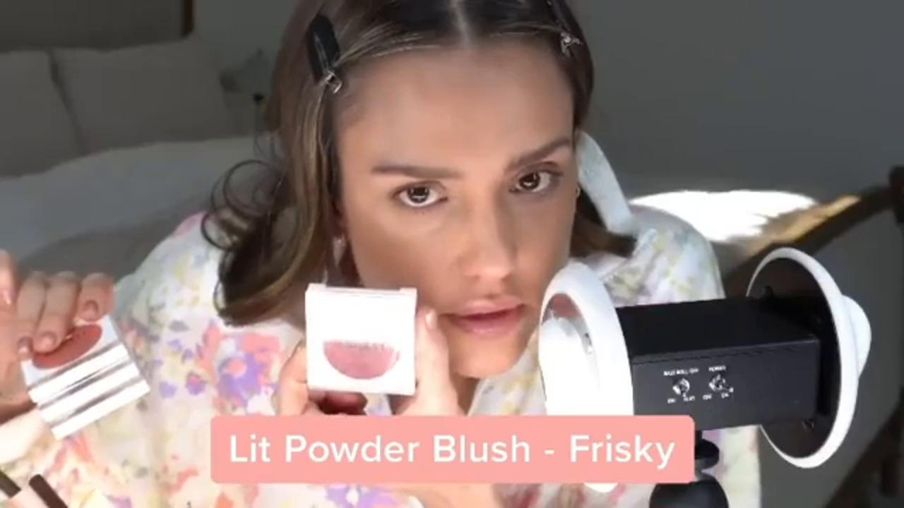 Le surprenant tuto beauté ASMR de Jessica Alba