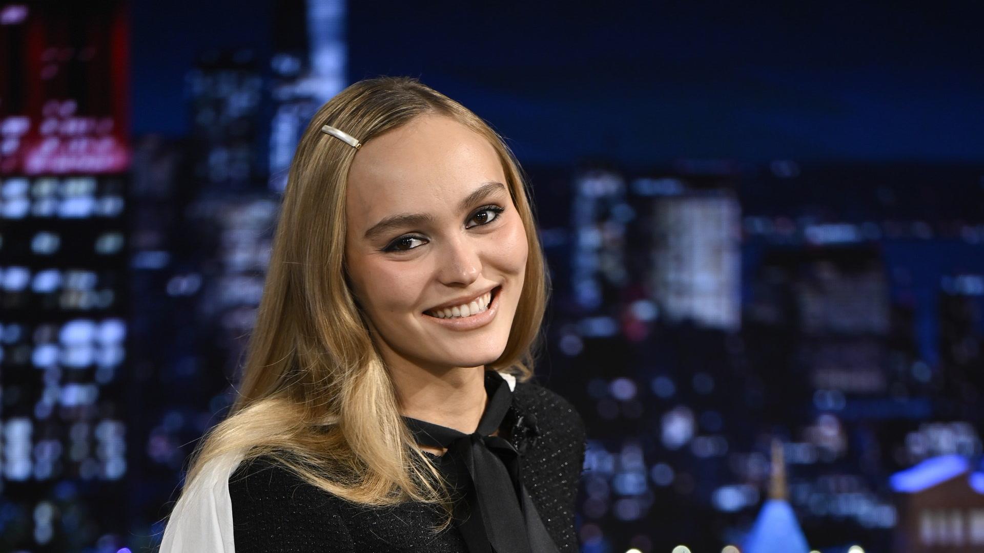 "Il y a anguille sous roche" : Lily-Rose Depp apprend à Jimmy Fallon ...