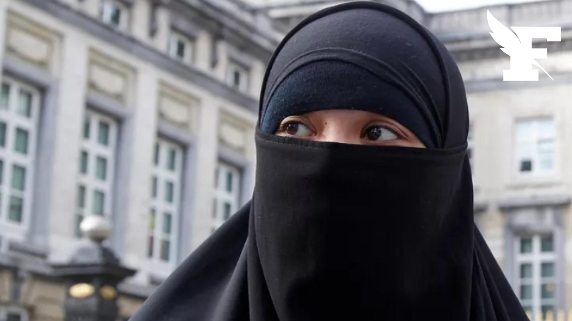 Islam: la burqa et le niqab désormais interdits dans l'espace public du ...