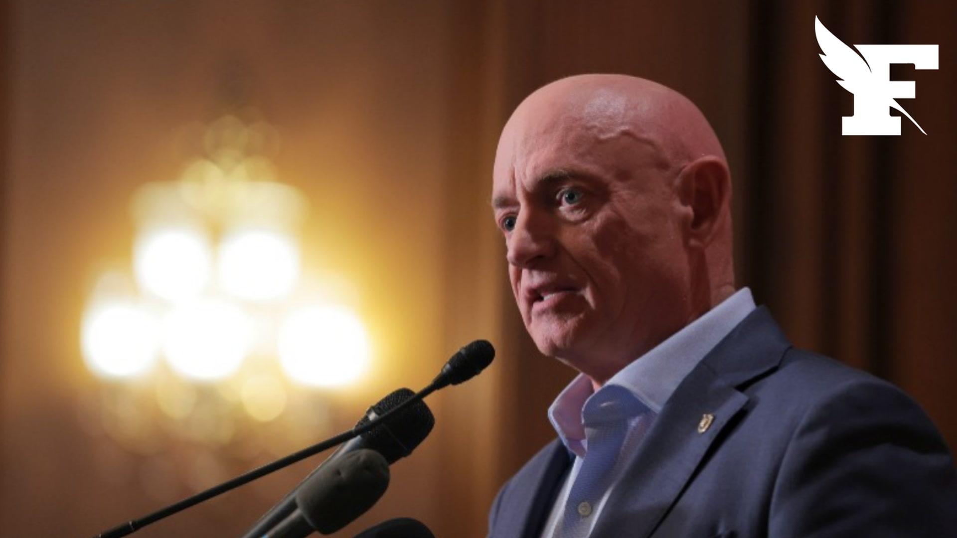 Le sénateur démocrate et ancien astronaute Mark Kelly annonce avoir ...