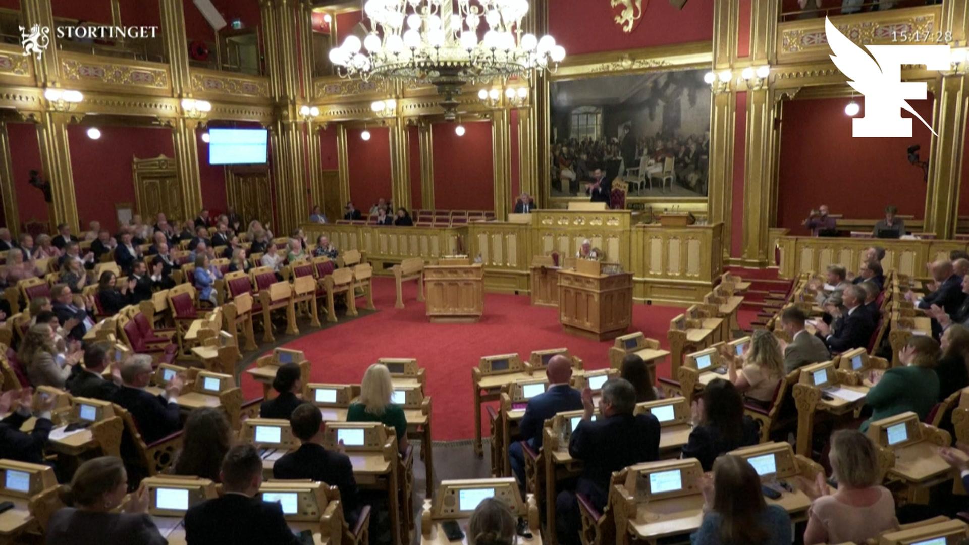 Norvège : les députés du Parlement scandent le « chant des rameurs» en ...