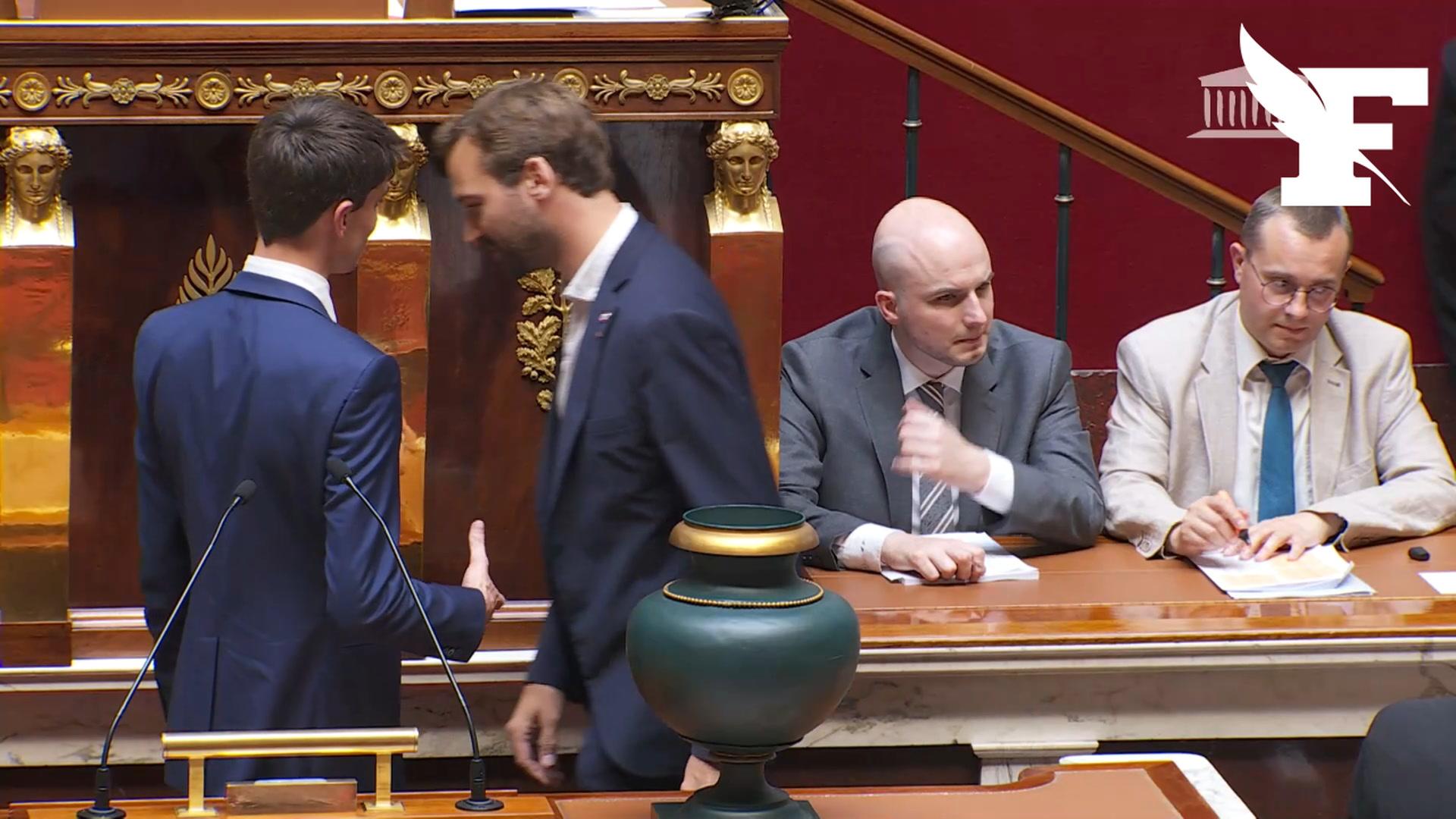 Vote pour le perchoir : plusieurs députés refusent de serrer la main du ...