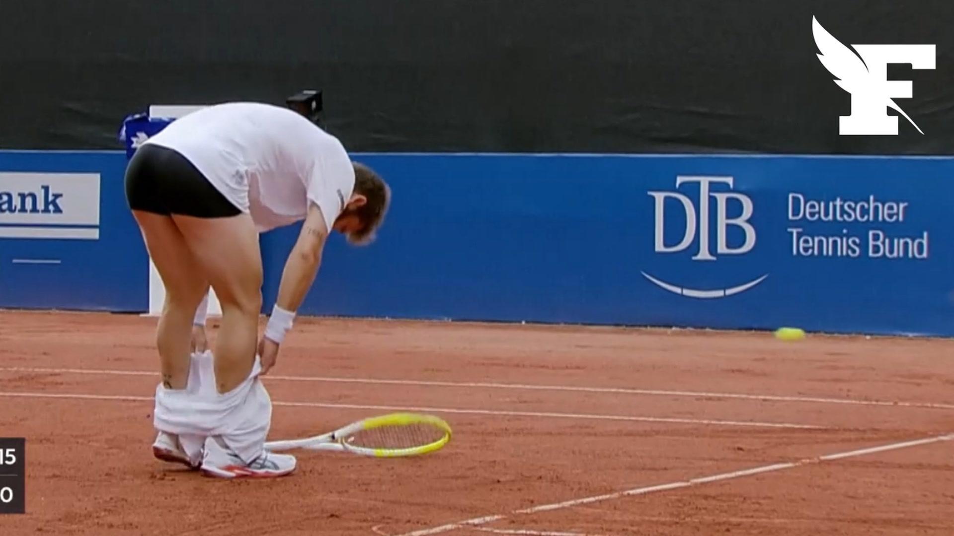 Tennis: le Français Corentin Moutet baisse son short après un point ...