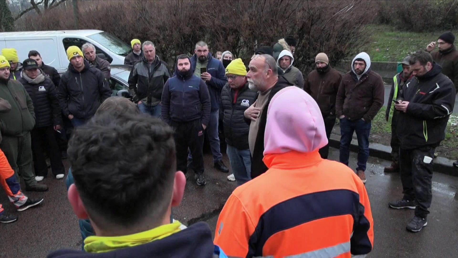 Serge Bousquet Chassagne, militant de la Coordination rurale, donne les dernières consignes pour ...