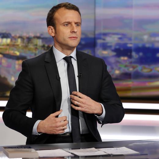 Le look d'Emmanuel Macron : "Il a voulu atténuer son côté...
