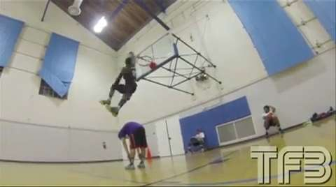 Chris Staples réalise un dunk inédit