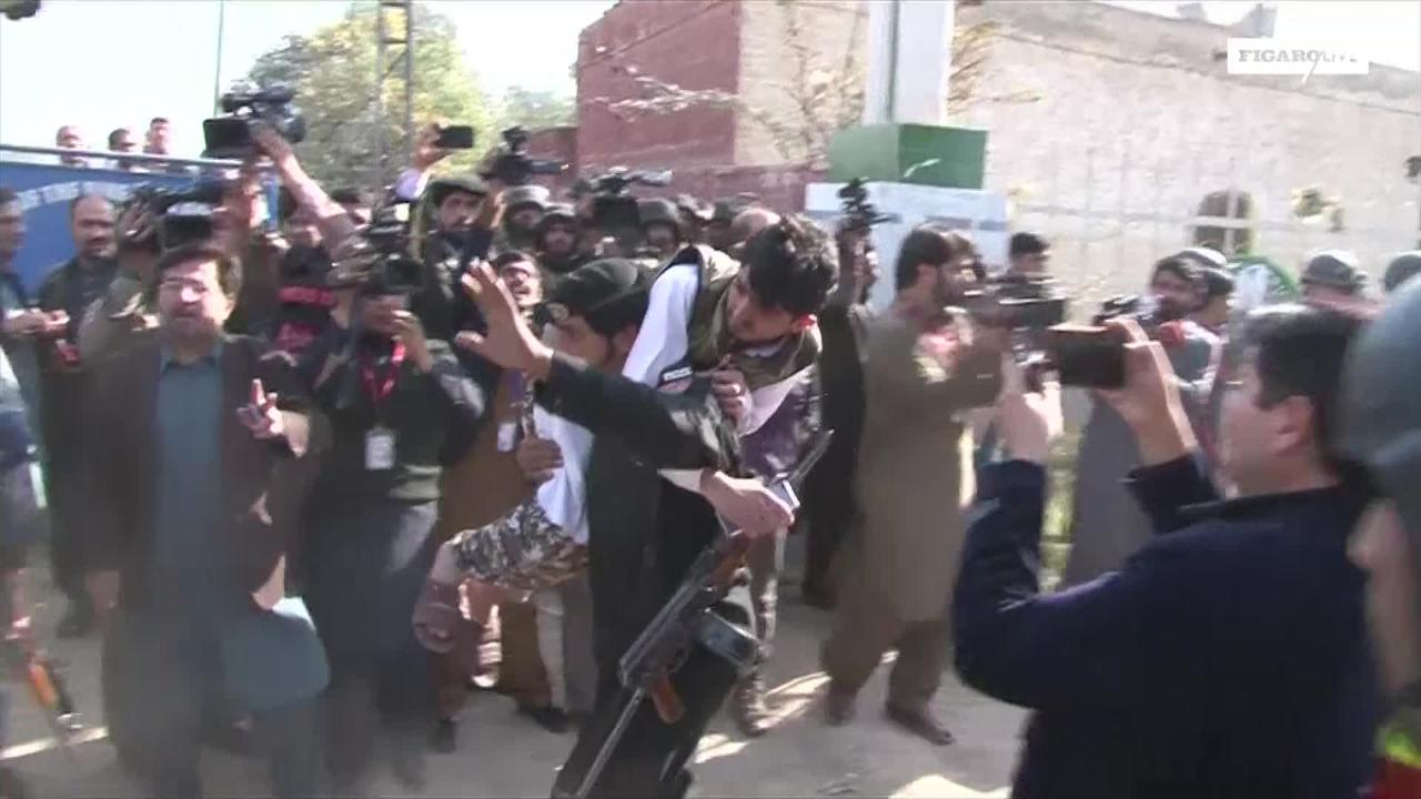 Pakistan Attaque Des Talibans Contre Une école Neuf Morts